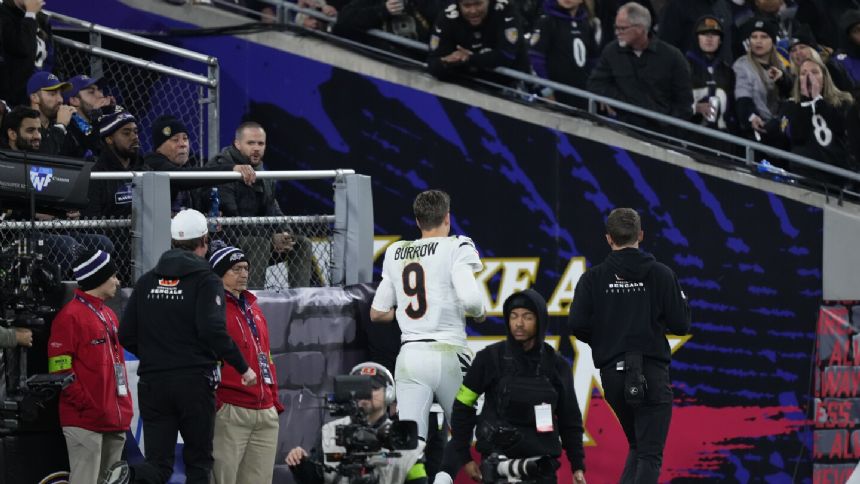 Bengals QB Joe Burrow leaves game against Ravens in 2nd quarter with ... Bengals QB Joe Burrow leaves game against Ravens in 2nd quarter with ...